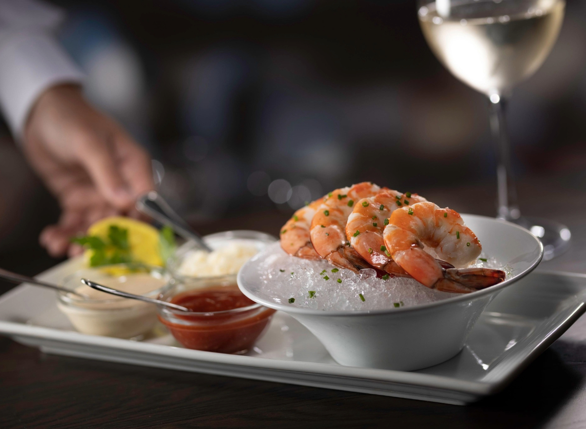 10 Restaurant Chains That Serve the Best Shrimp Cocktail