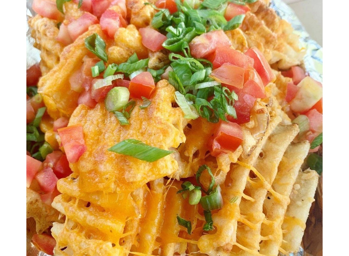 8 Restaurant Chains That Serve the Best Curly & Waffle Fries — Eat This ...