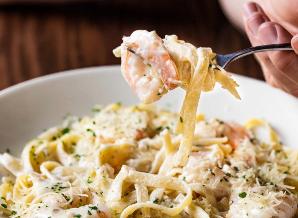 10 Restaurant Chains That Serve the Best Fettuccine Alfredo
