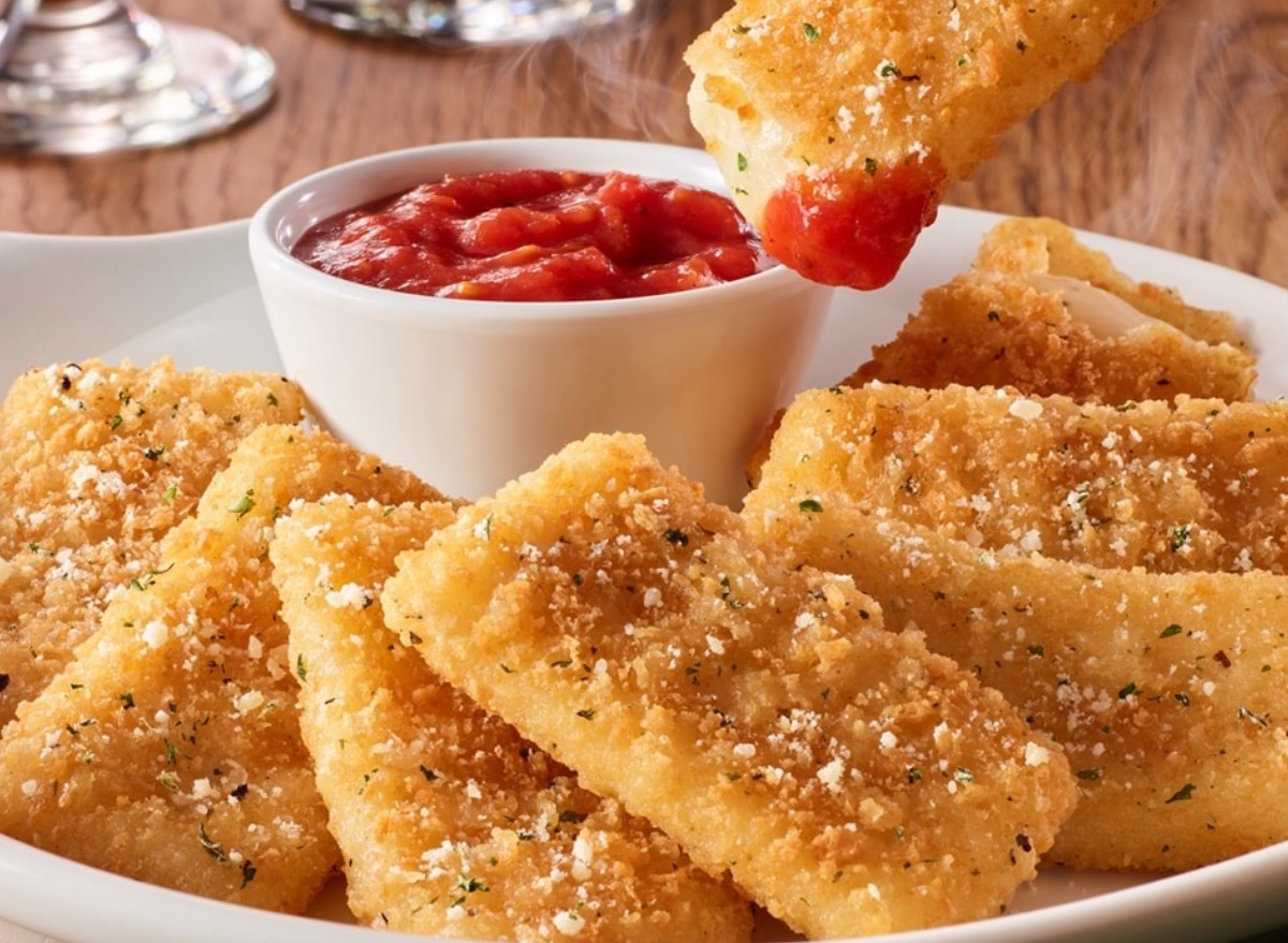 13 Restaurant Chains That Serve the Best Mozzarella Sticks — Eat This ...