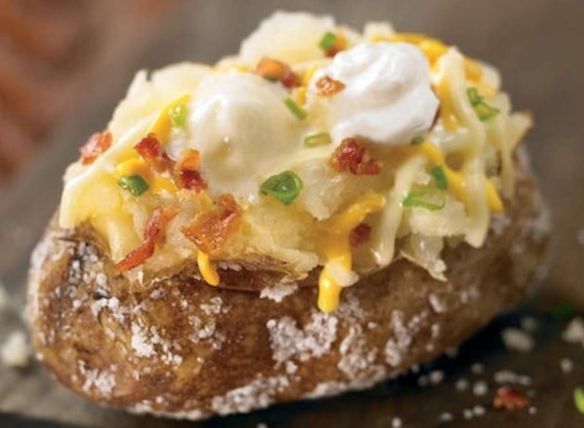 11 Restaurant Chains That Serve the Best Loaded Potatoes