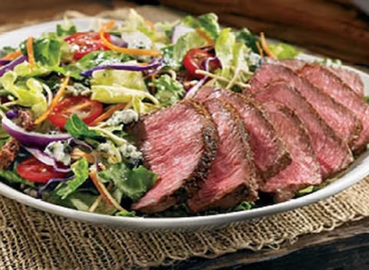 10 Restaurant Chains That Serve the Best Steak Salad