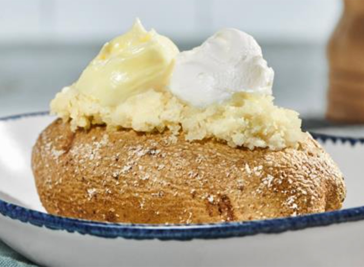 5 Restaurant Chains That Serve the Best Baked Potatoes