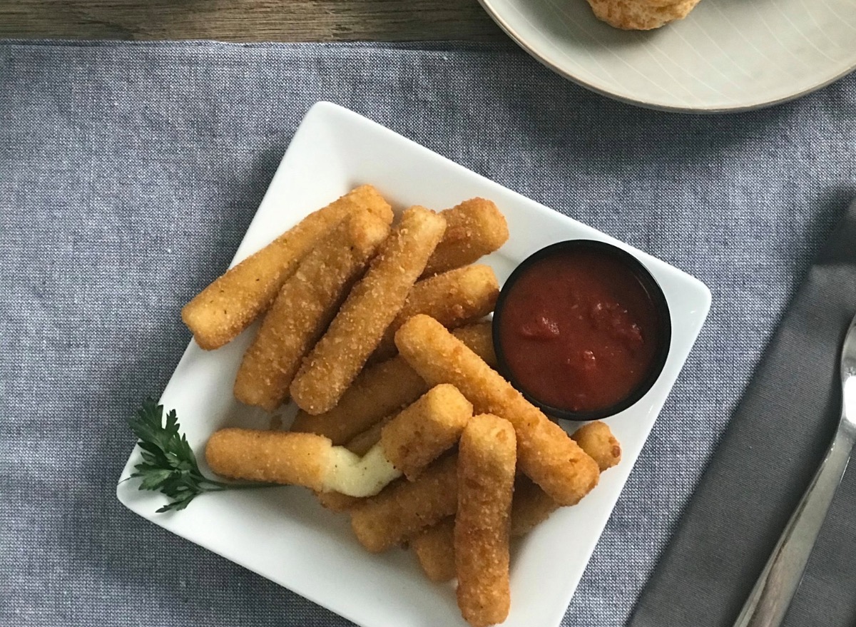 13 Restaurant Chains That Serve the Best Mozzarella Sticks — Eat This ...