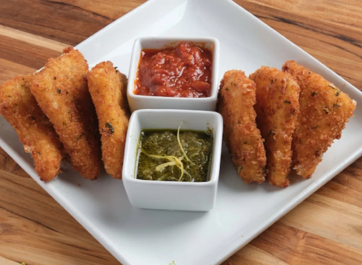 13 Restaurant Chains That Serve the Best Mozzarella Sticks — Eat This ...