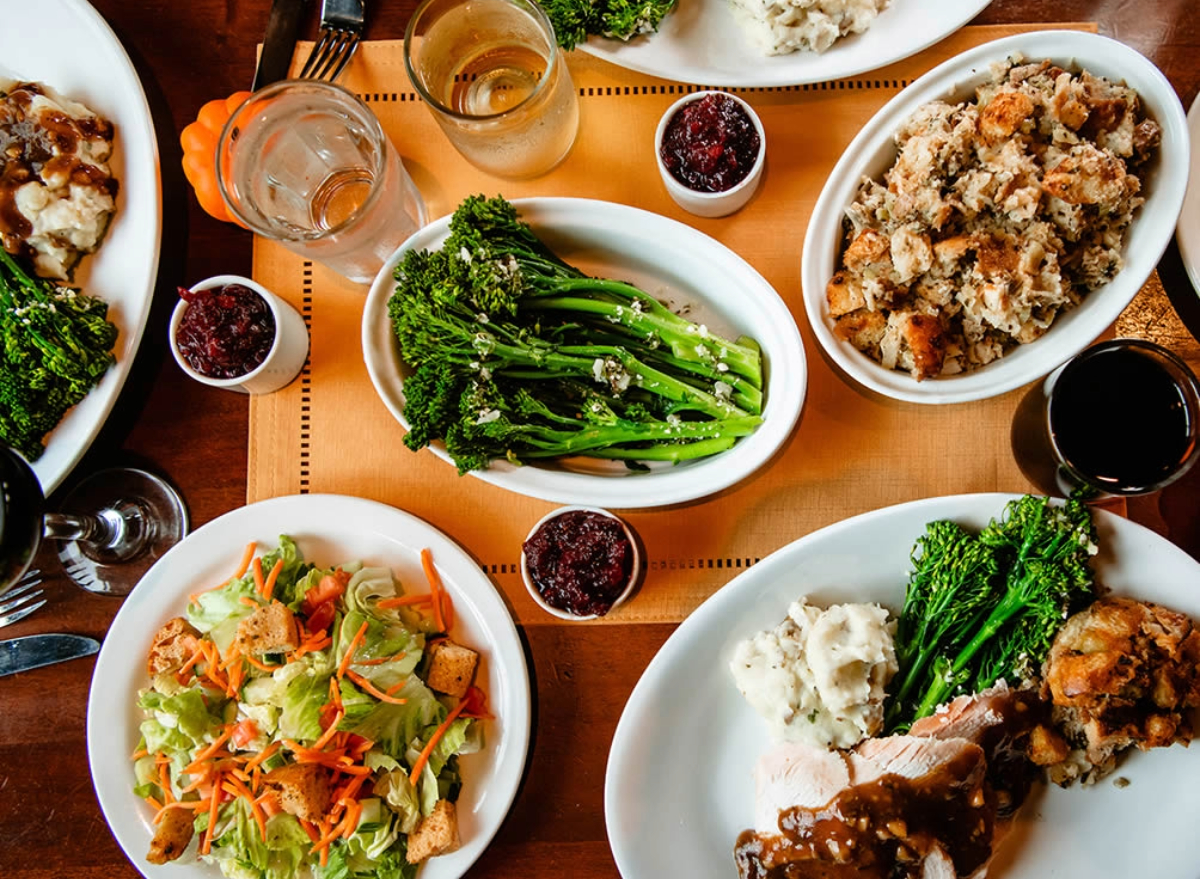 12 Restaurant Chains That Serve the Best Thanksgiving Meal
