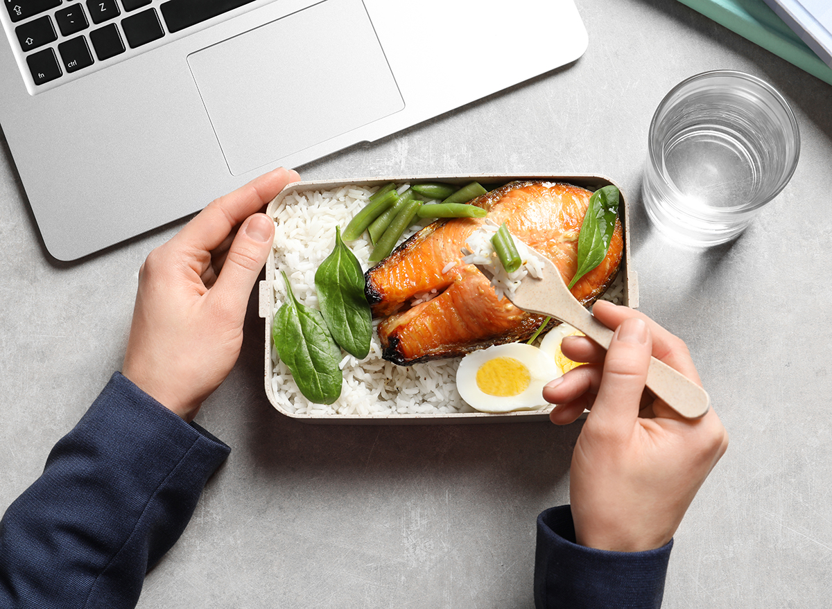 The 1-Month Weight-Loss Challenge To Reveal a Slimmer Body