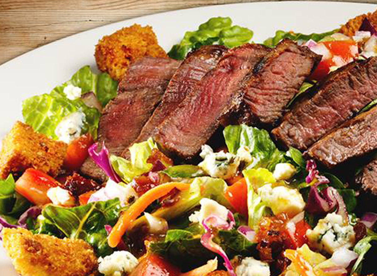 10 Restaurant Chains That Serve the Best Steak Salad