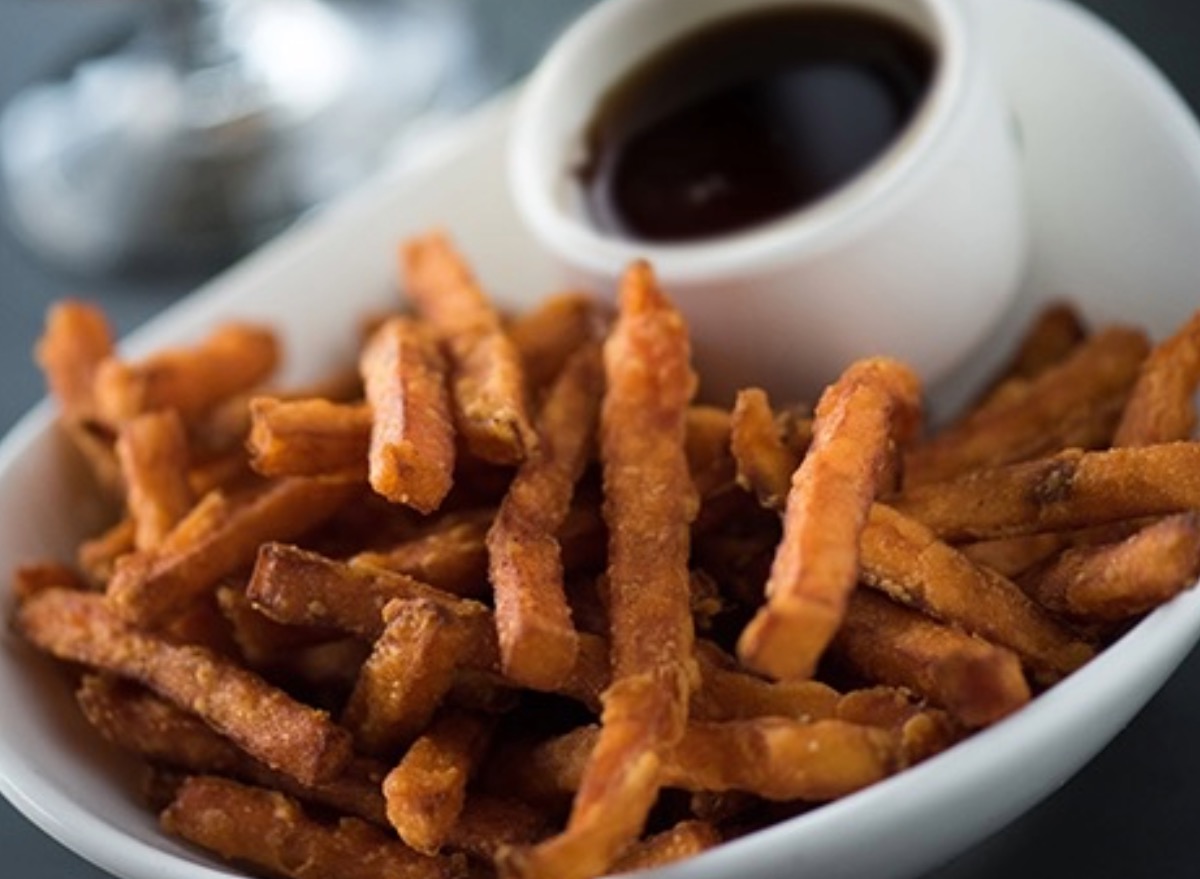 8 Restaurant Chains That Serve the Best Sweet Potato Fries