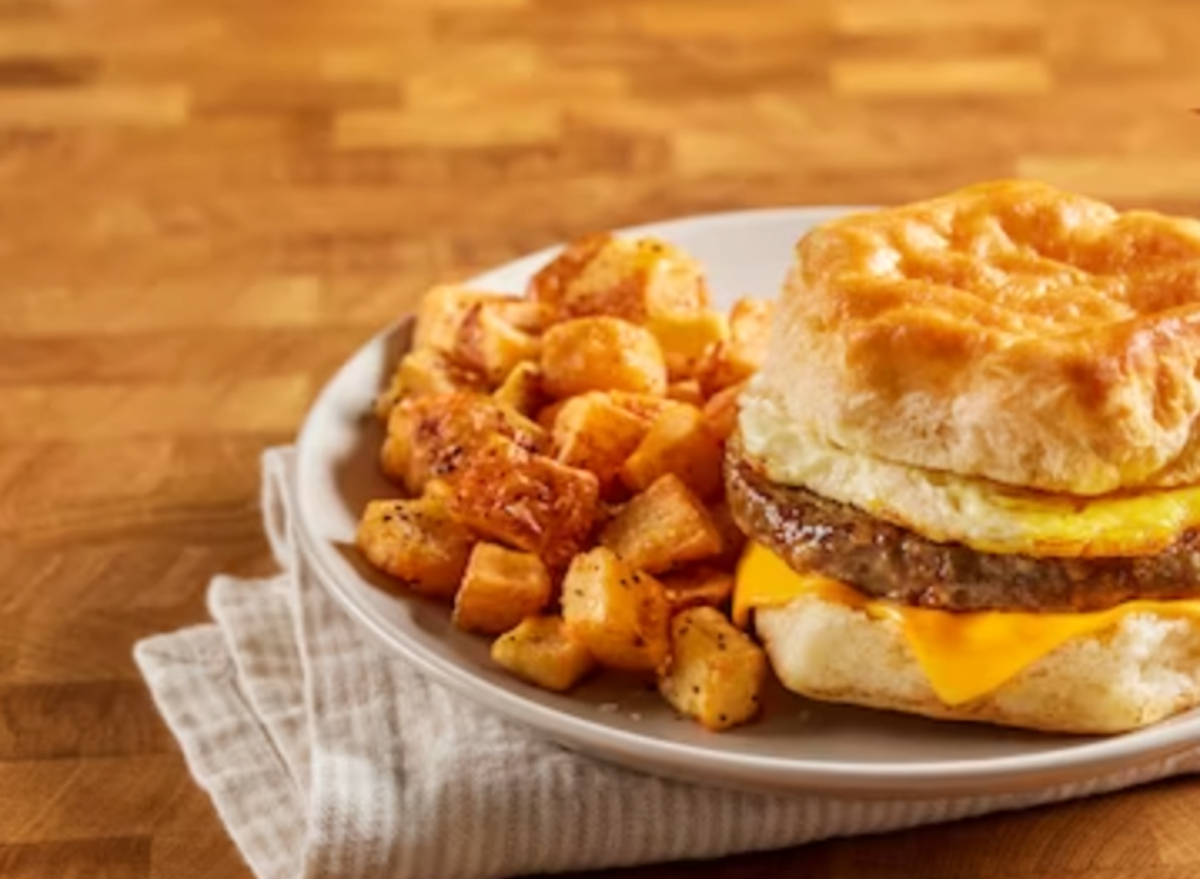 The Best Low-Calorie Breakfasts at 10 Major Restaurant Chains