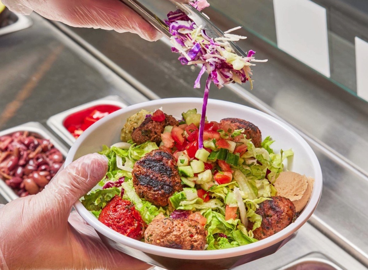 10 Restaurant Chains With the Best Salad Bars