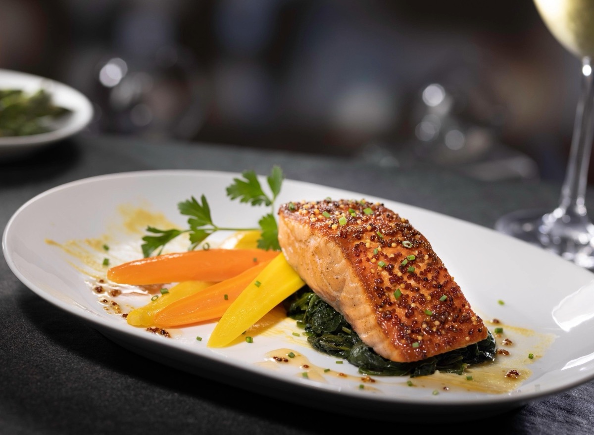 10 Restaurant Chains That Serve The Best Salmon