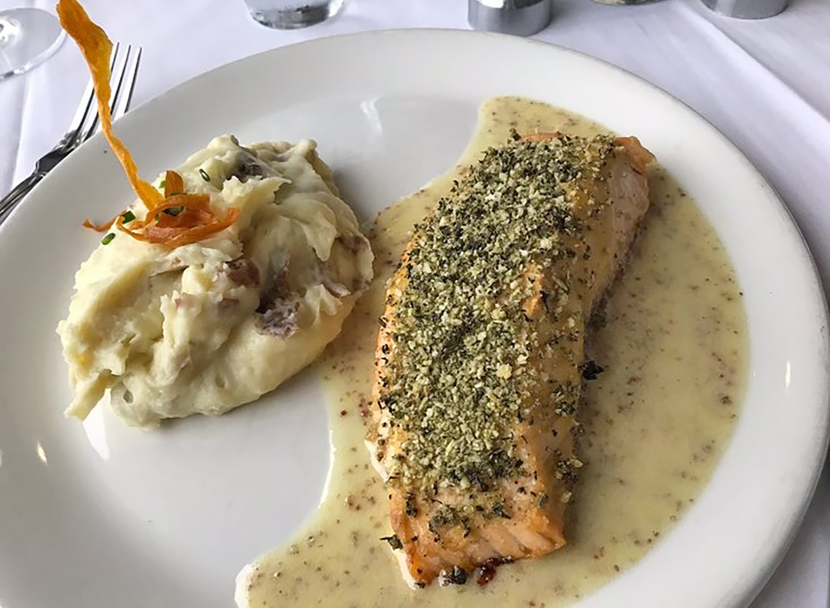 10 Restaurant Chains That Serve The Best Salmon