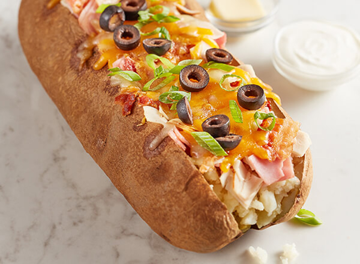 5 Chain Restaurants With the Best Baked Potatoes, According to Diners