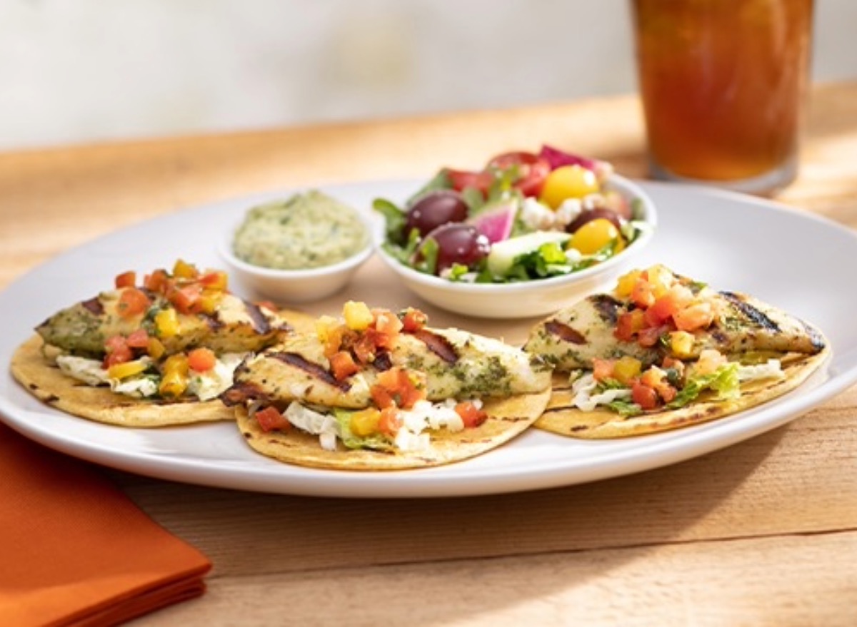 12 Restaurant Chains That Serve the Best Fish Tacos