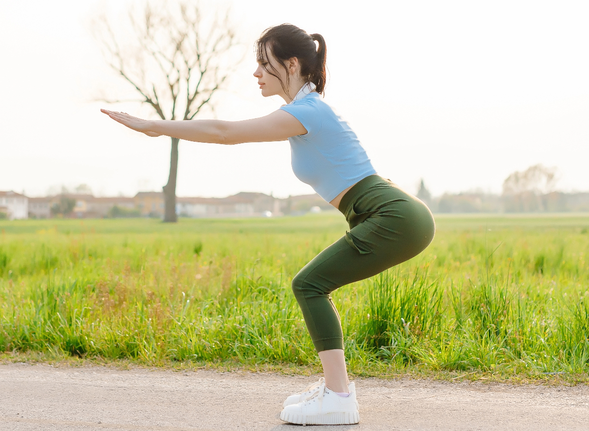 Here’s How Many Squats You Should Be Able To Do in 60 Seconds