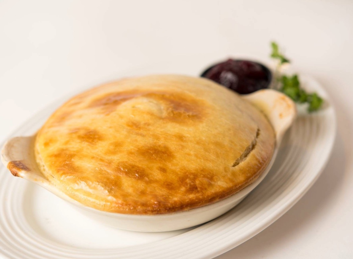 7 Restaurant Chains That Serve the Best Pot Pies