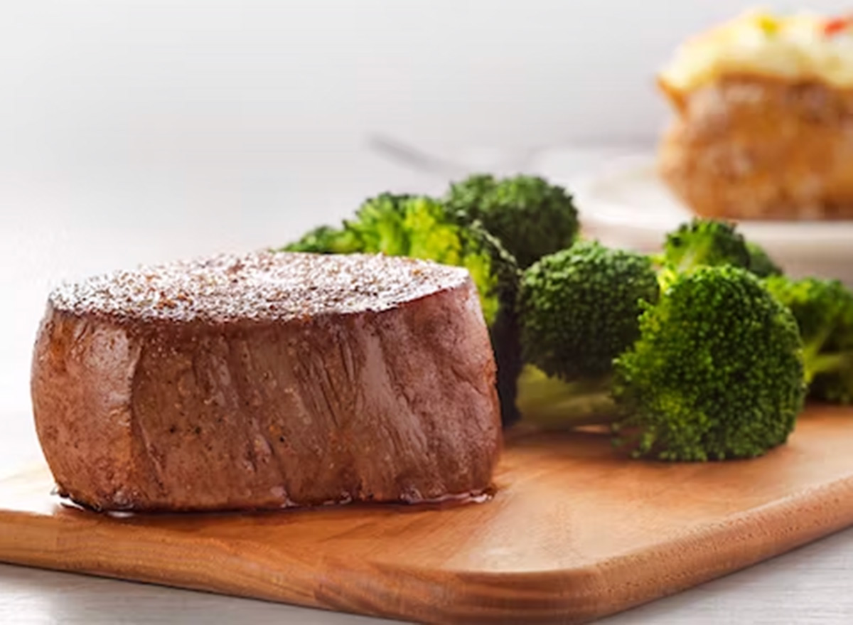 6 Restaurant Chains That Actually Use 100% Real Meat