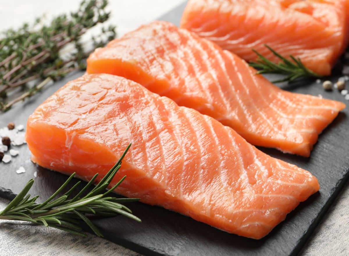 11 Amazing Benefits of Eating More Fish