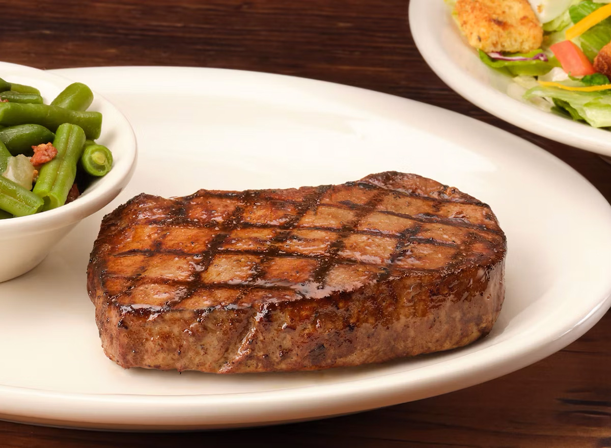 The 4 'Healthiest' Texas Roadhouse Steaks—and 4 To Avoid