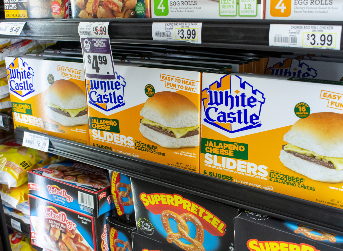 White Castle vs. Krystal: 7 Major Differences in 2024