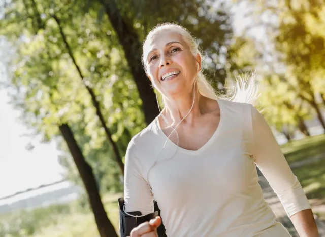 25 Pro Tips for Walking to Lose Weight