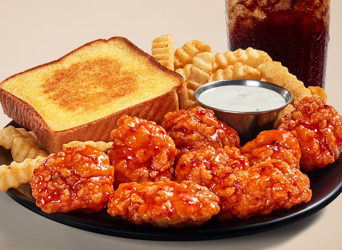 10 Restaurant Chains That Serve the Best Boneless Wings