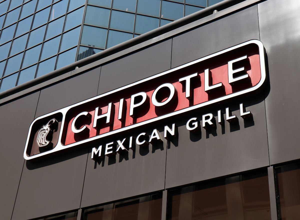 I Tried Chipotle’s New Honey Chicken and I’m Never Going Back