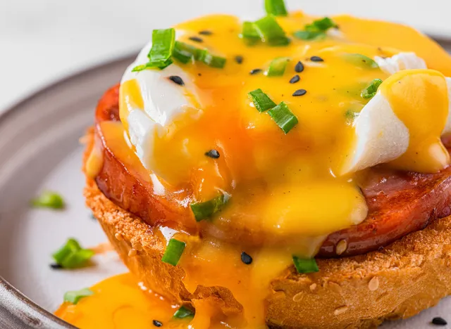 10 Restaurant Chains That Serve the Best Eggs Benedict