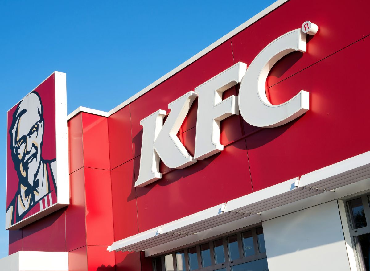 7 Fast Food Chains Struggling as Sales Drop and Closures Mount