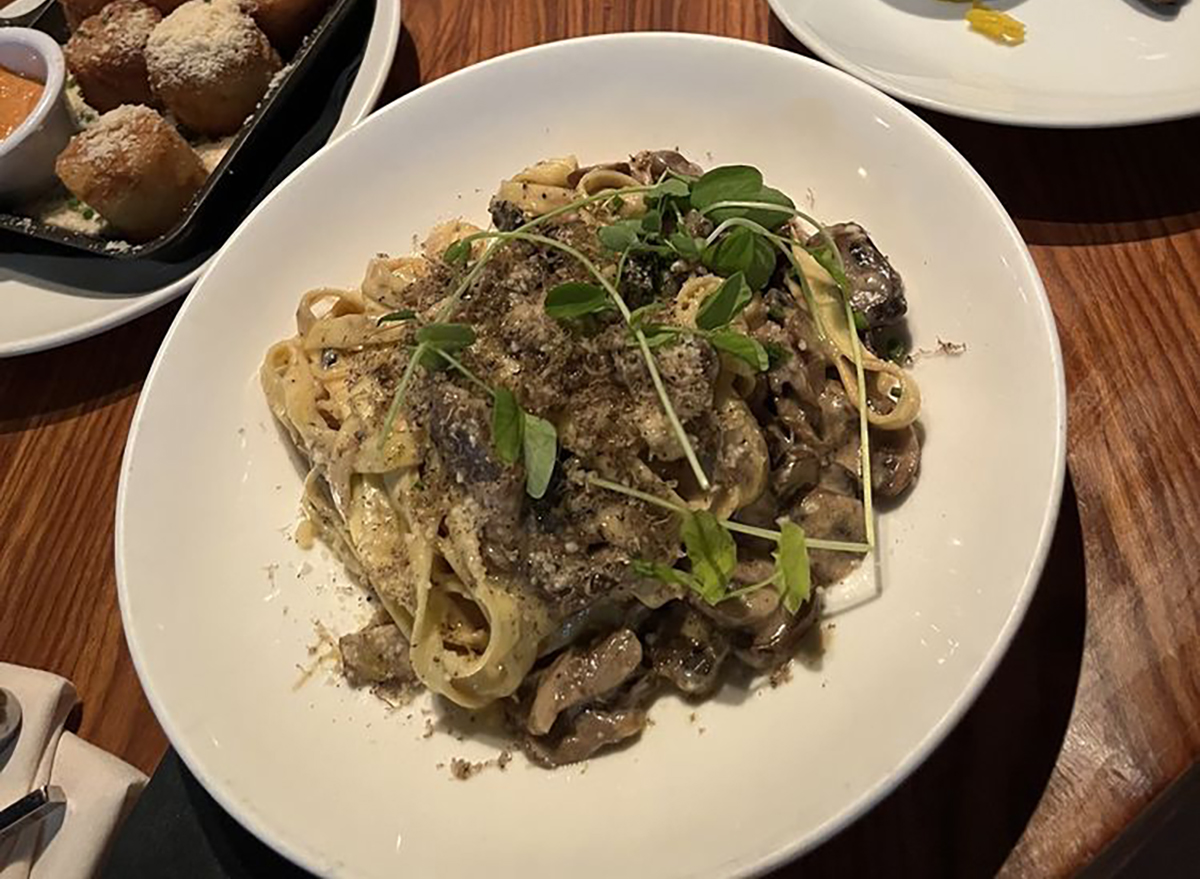 10 Restaurant Chains That Serve the Best Mushroom Dishes