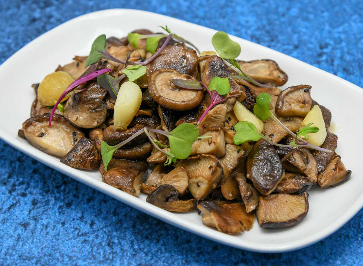 10 Restaurant Chains That Serve the Best Mushroom Dishes