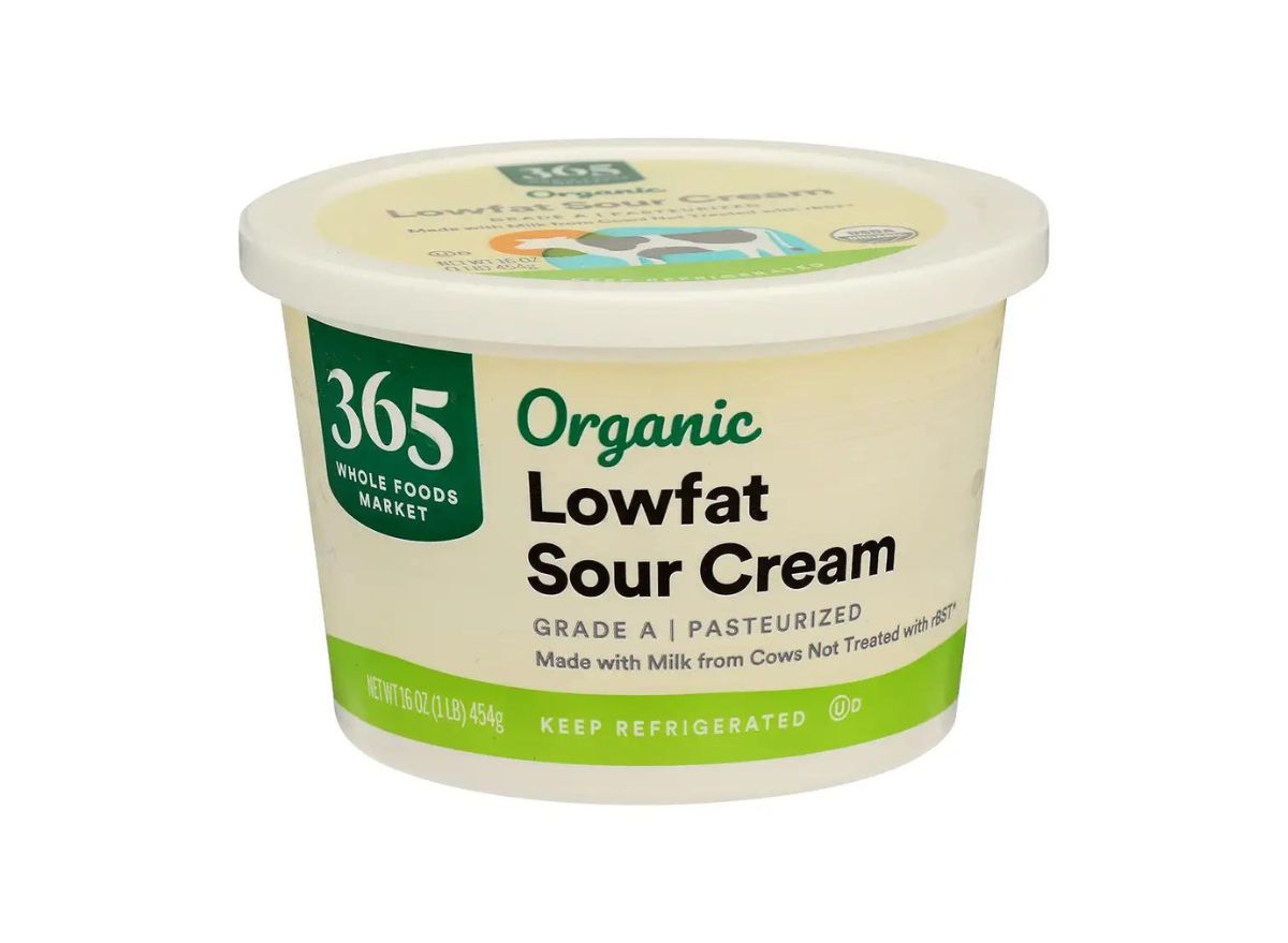 6 Healthiest Sour Creams—and 2 to Avoid