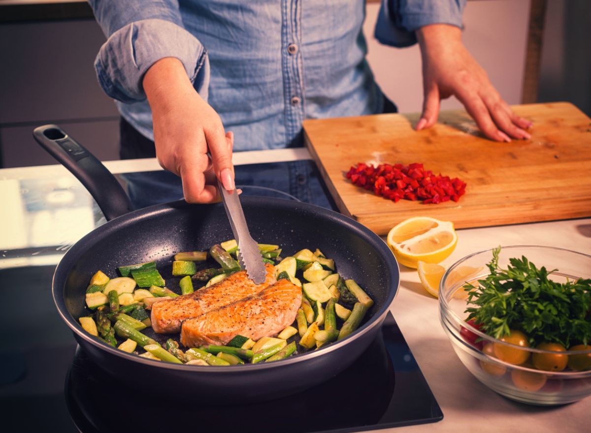 11 Amazing Benefits of Eating More Fish