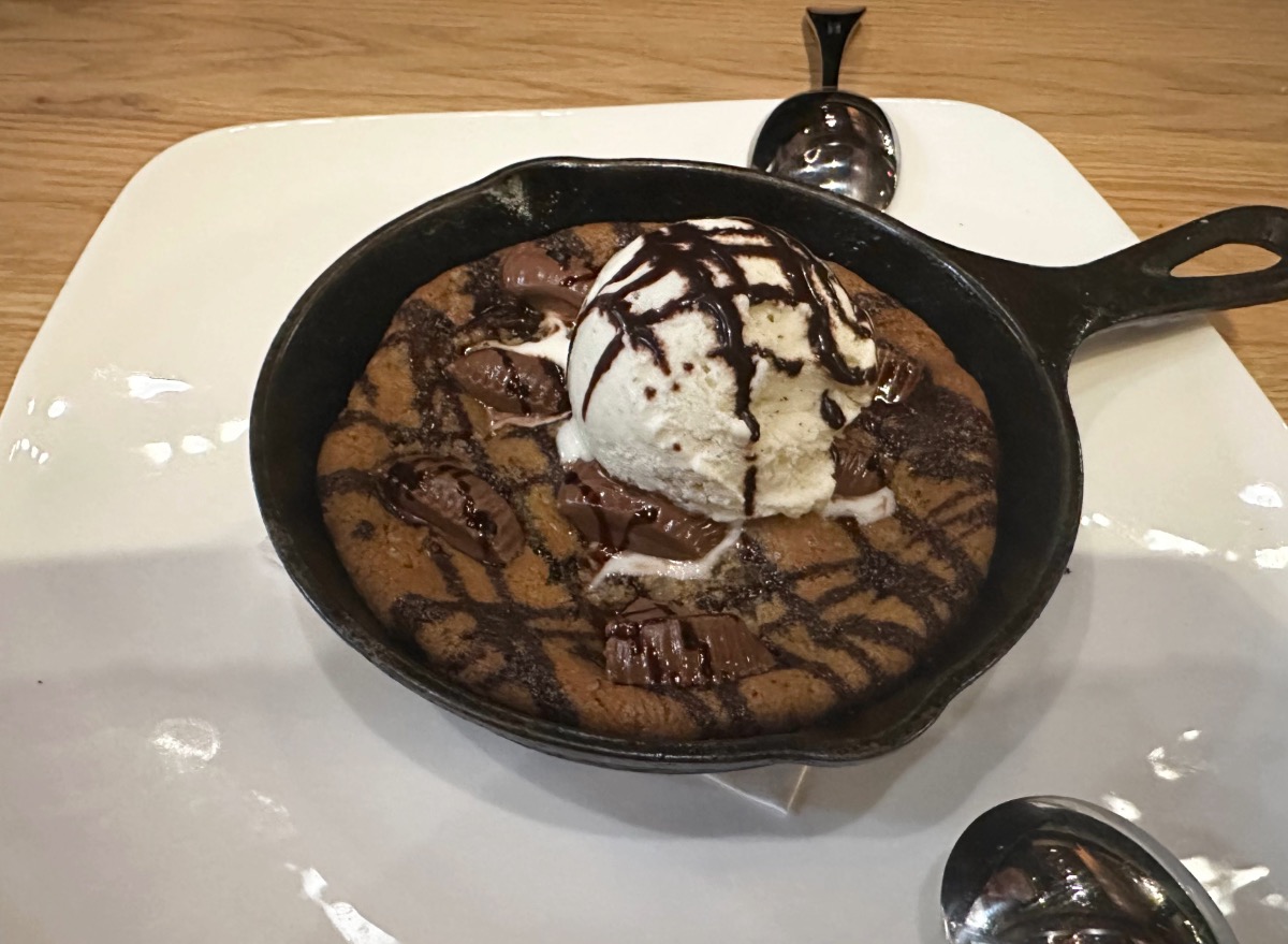 I Tried the Cookie Skillet at 5 Restaurant Chains & One Is Perfect