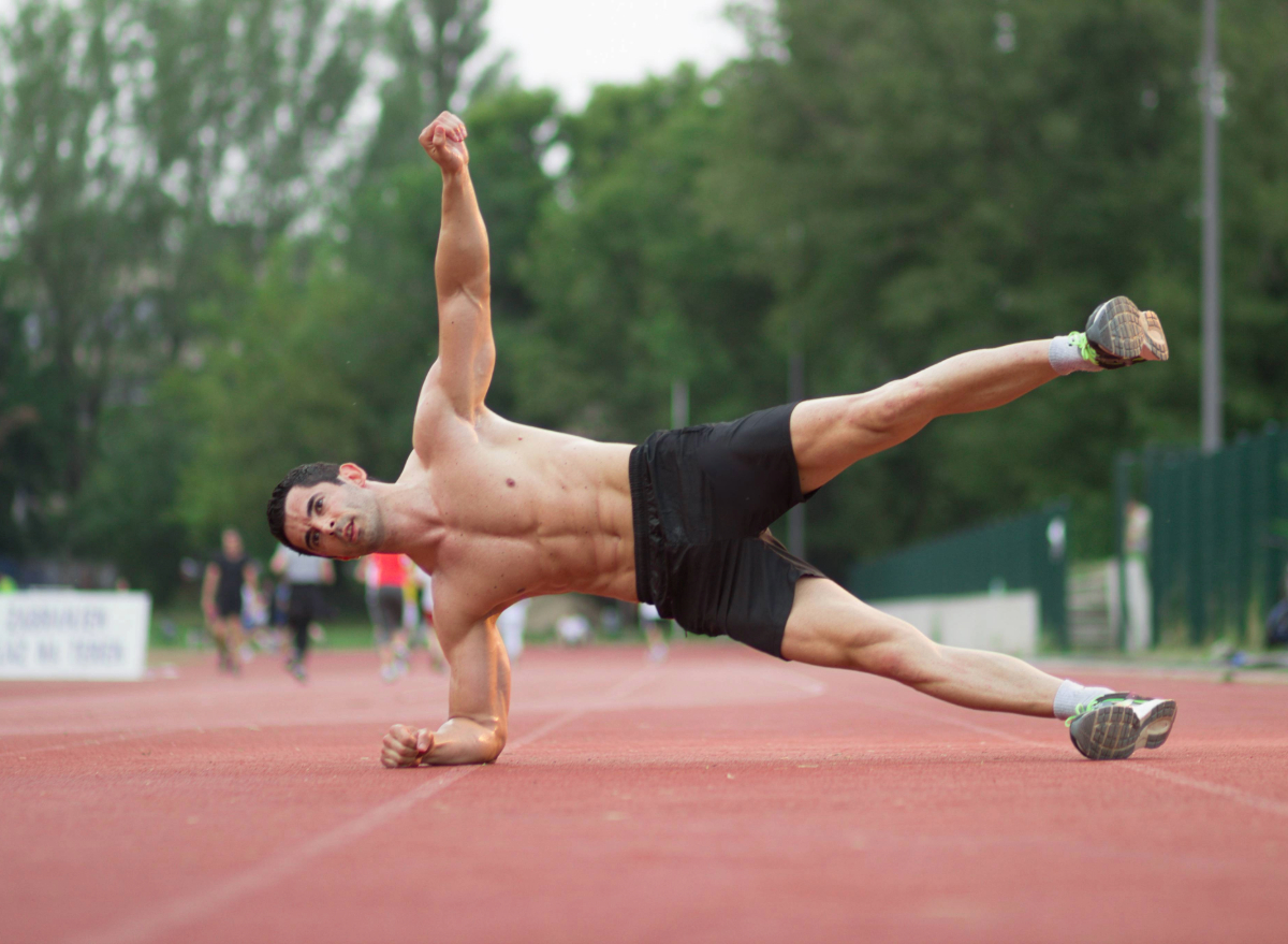 If You Can Hold a Side Plank for This Long, Your Core Is in the Top 10%