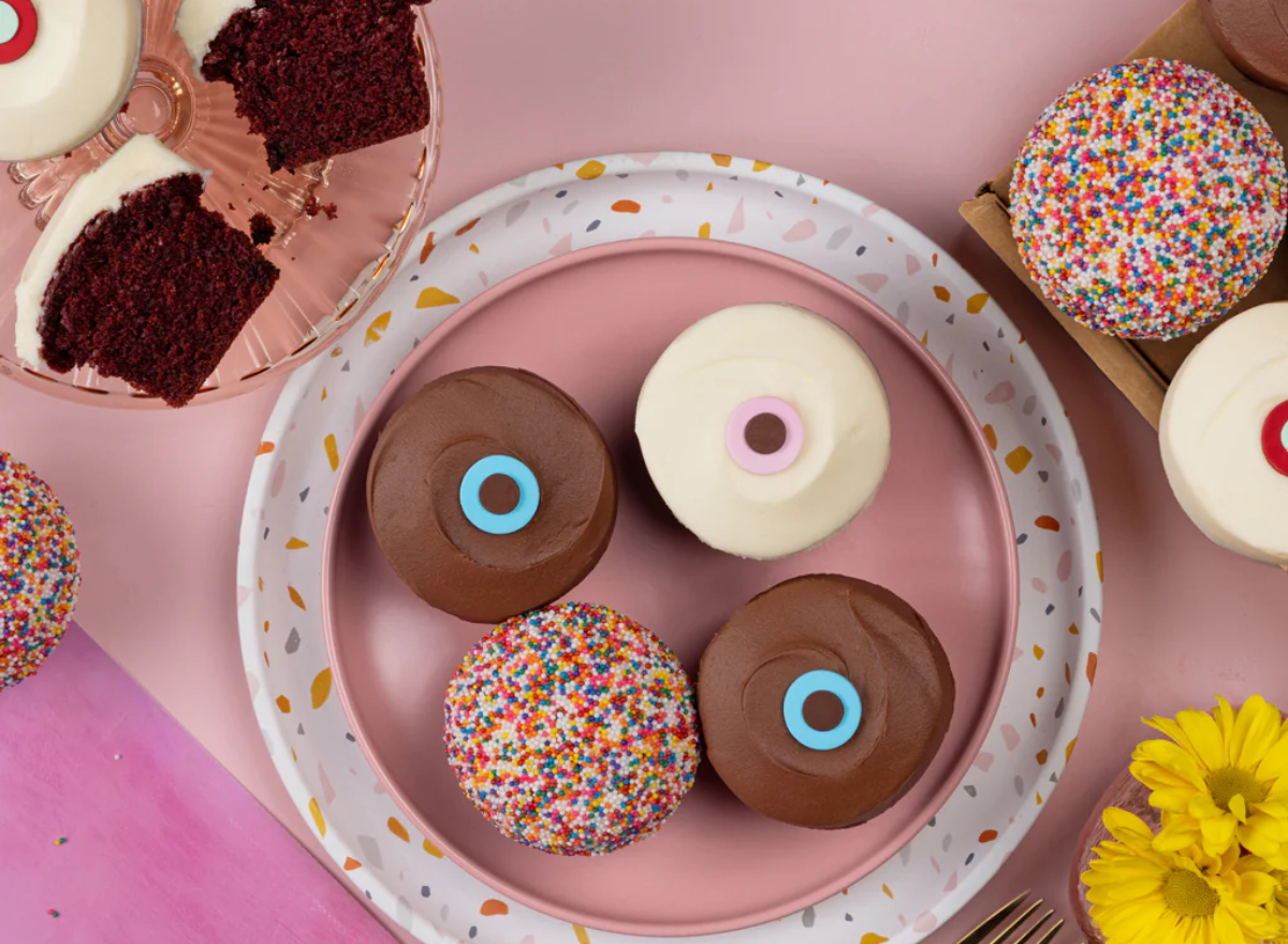 8 Bakery Chains That Serve the Best Cupcakes
