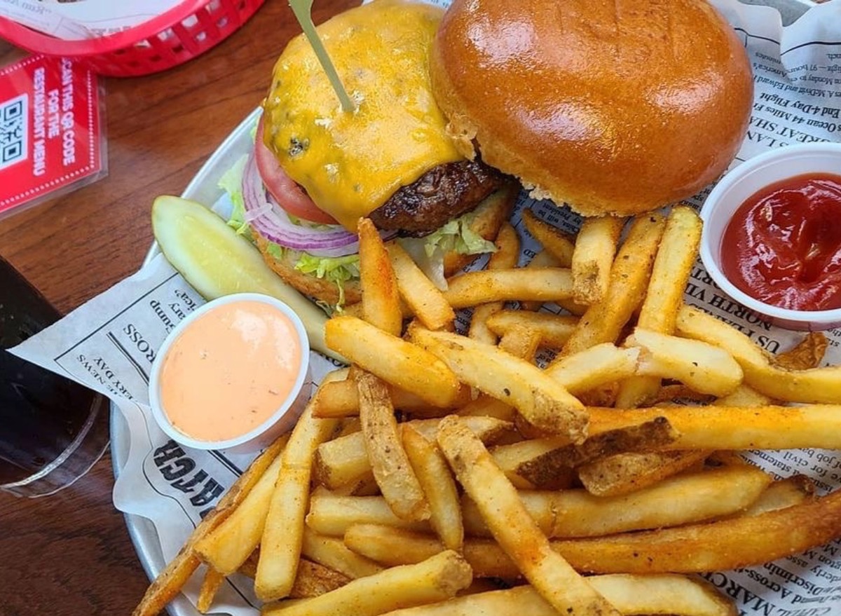 10 Seafood Chains That Serve the Best Burgers