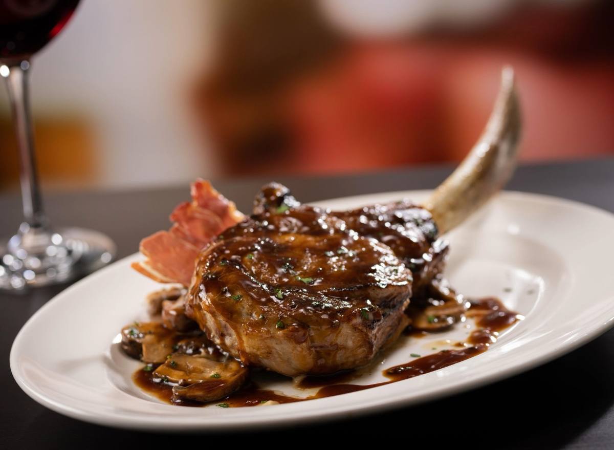 10 Steakhouse Chains With the Best Tomahawk Chop