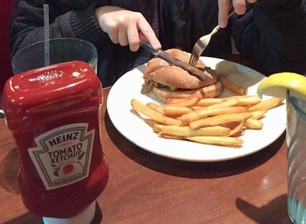 10 Seafood Chains That Serve the Best Burgers