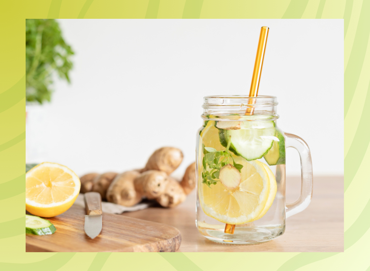 6 Best Drinks to Relieve Bloating Instantly