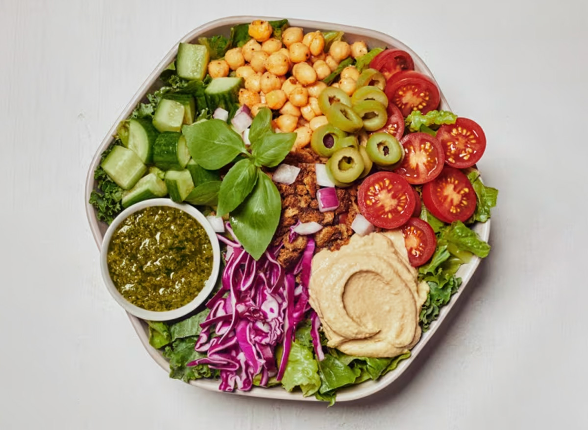 The #1 Healthiest Salad at 7 Popular Salad Chains