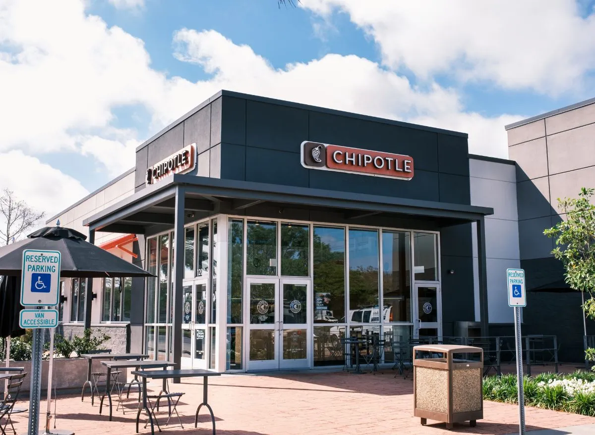 11 Restaurant Chains Struggling in 2025