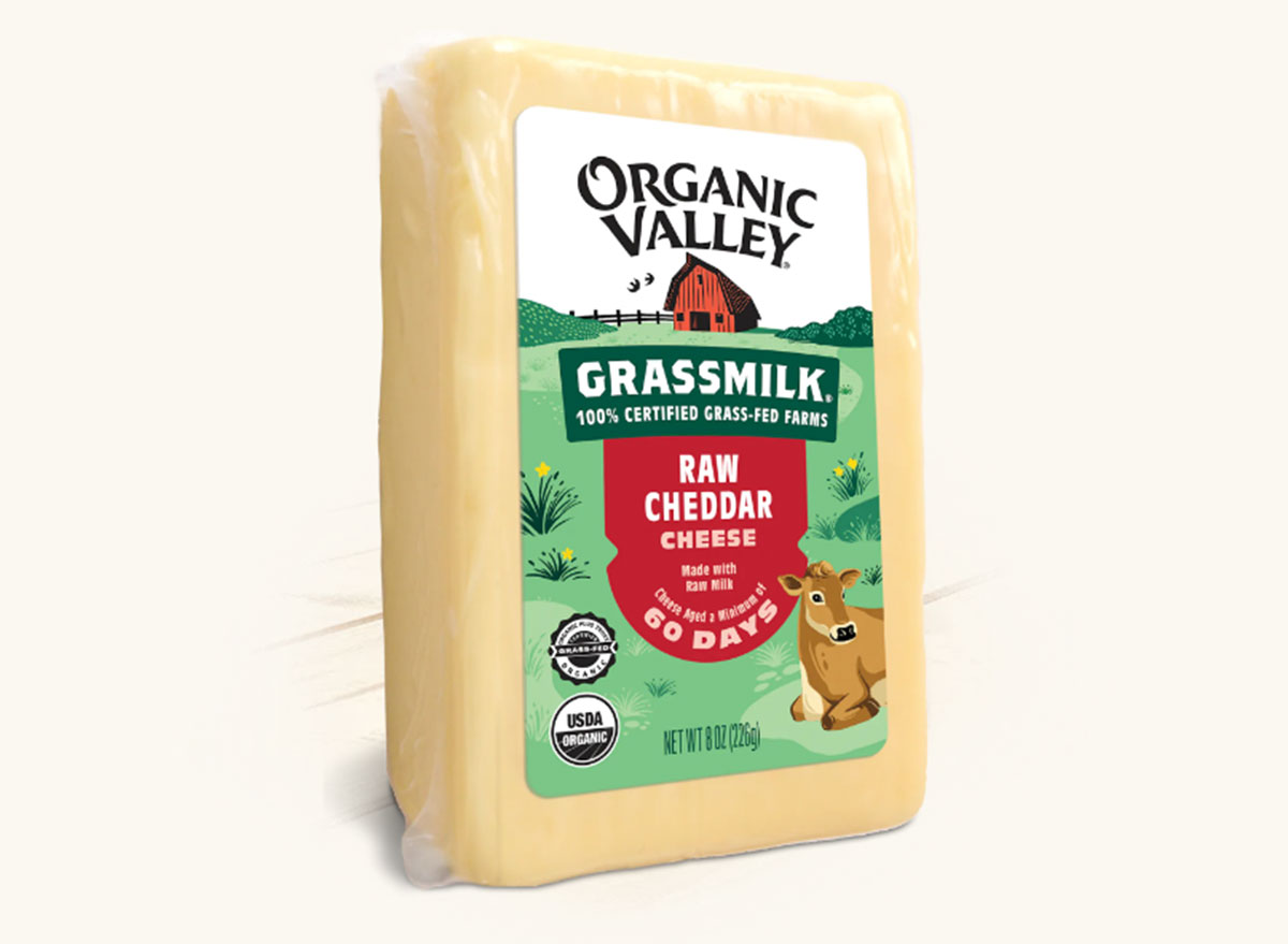 10 Best & Worst Cheddar Cheeses, According to a Dietitian