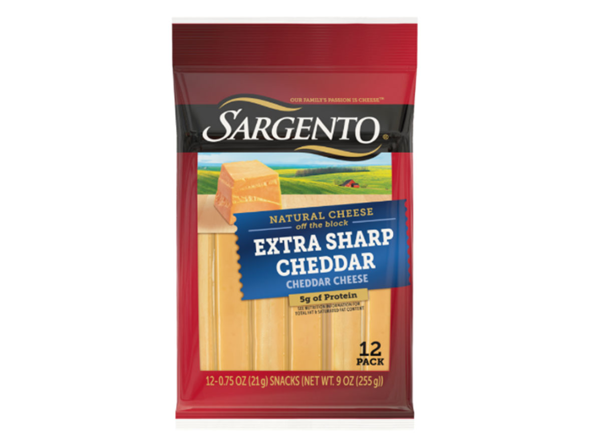 10 Best & Worst Cheddar Cheeses, According to a Dietitian