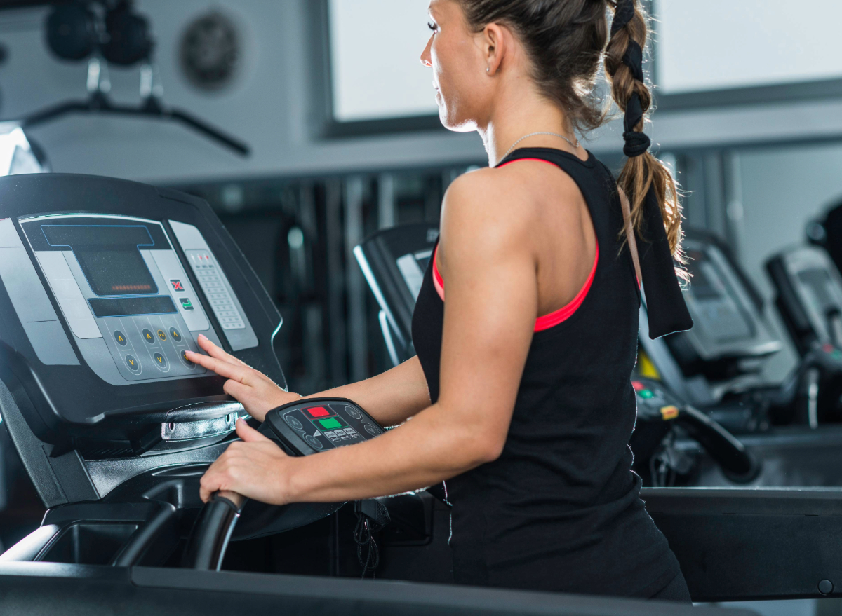 6 Treadmill Incline Workouts To Get a Lean Body