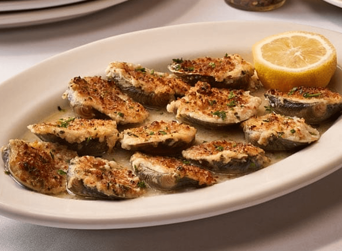 13 Restaurant Chains That Serve the Best Clams