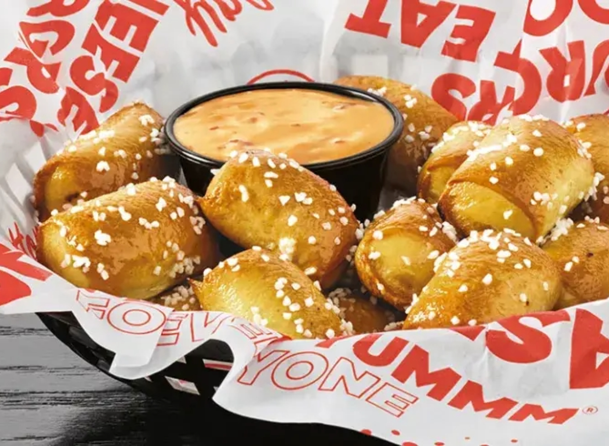 8 Restaurant Chains That Serve the Best Soft Pretzels