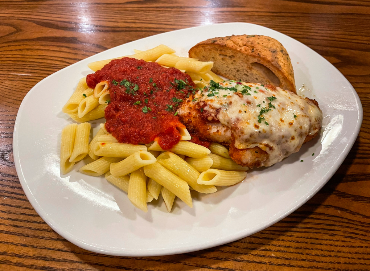 The Chicken Parm From 5 Italian Chains, Tasted & Ranked in 2024