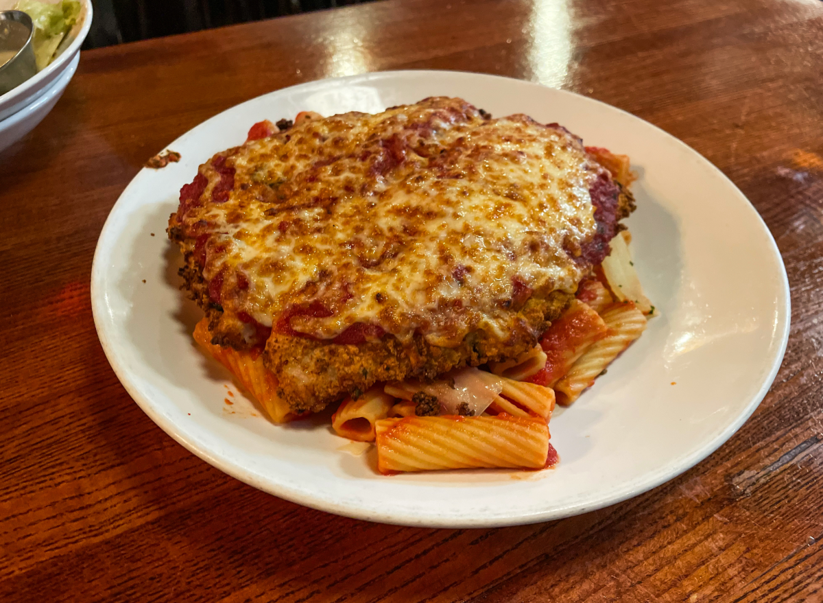 The Chicken Parm From 5 Italian Chains, Tasted & Ranked in 2024